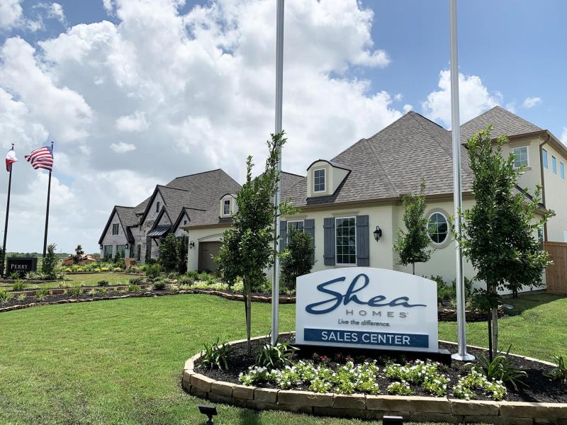 Del Bello Lakes Opens 70’ Homesite Model Home Park | Del Bello Lakes